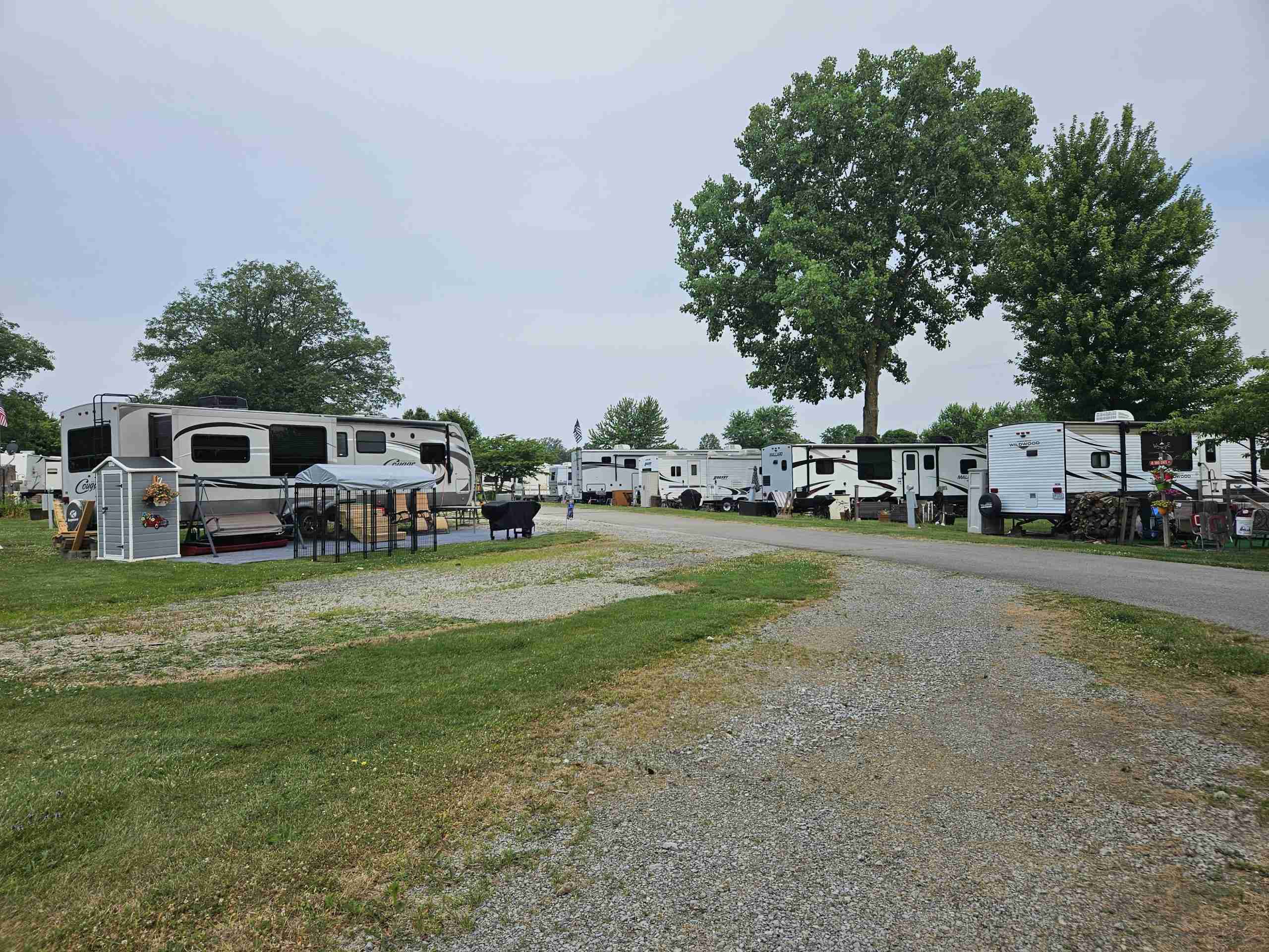 Campgrounds near Findlay Ohio - Arrowhead Lake RV Park
